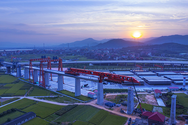 Una máquina innovadora mejora la construcción ferroviaria en China (3)